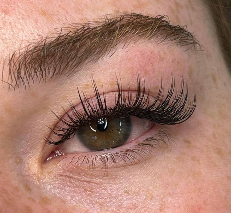 Wet Lashes vs Classic: Which one should you choose?